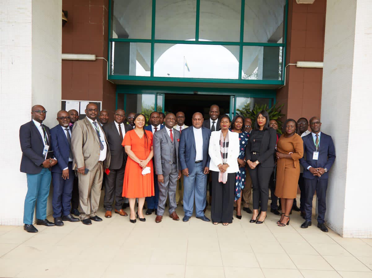 Cérémonie de lancement officiel de la formation par l'ISSEA, des cadres ...
