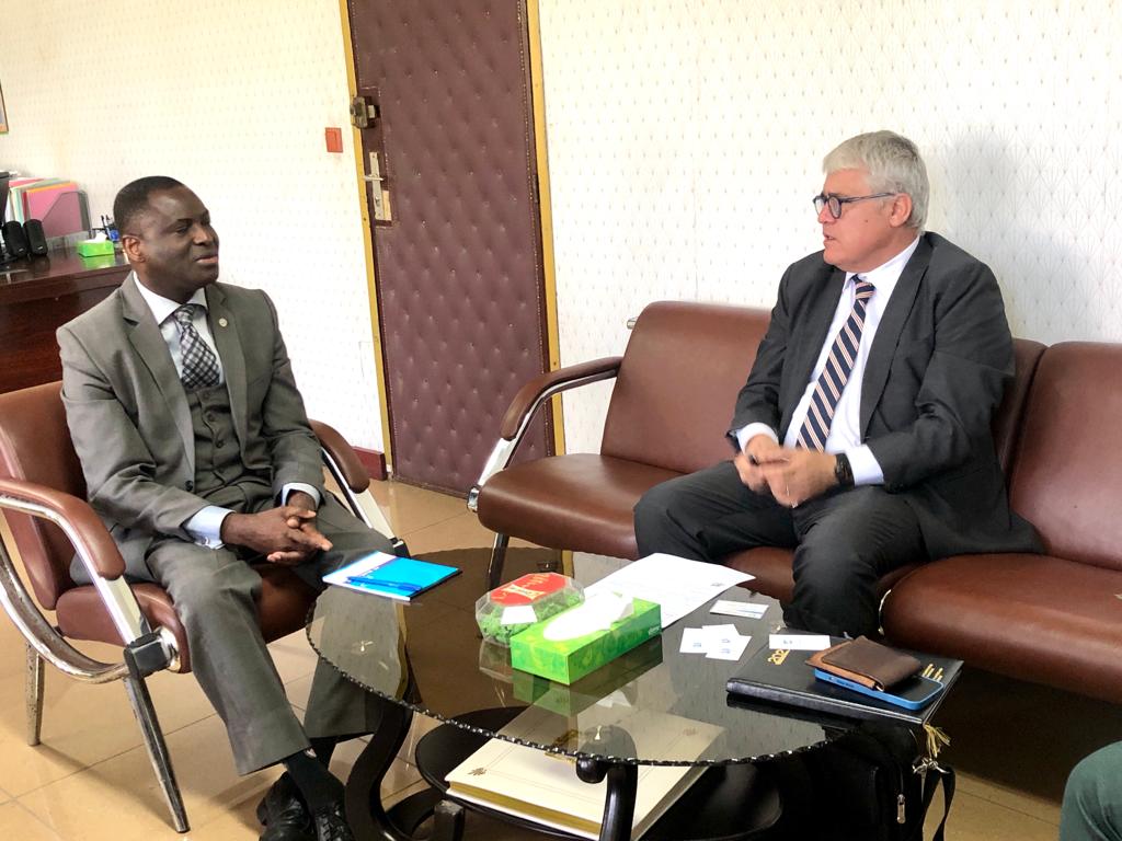 Visite de Mr. Nicholas Staines, Représentant FMI Cameroun | ISSEA ...